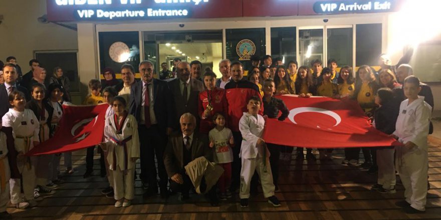 BREZİLYA'DA ALTIN MADALYA KAZANAN TEKVANDOCU MERVE YAZICI, SAMSUN'DA ...